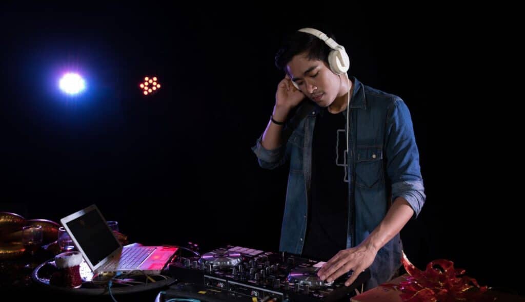 Artist Name Generator - Names Generator